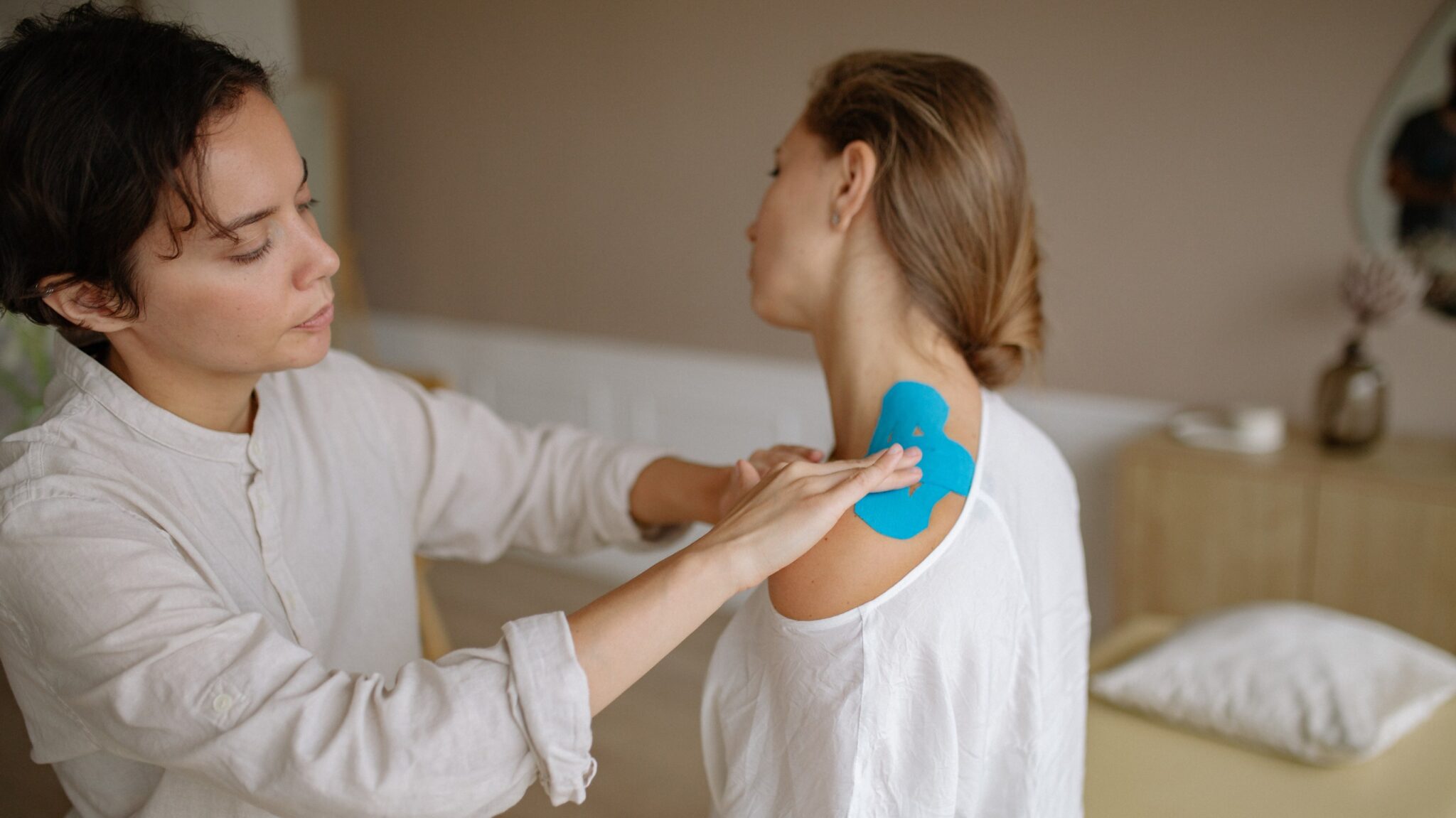 Kinesio Taping: Benefits, Applications and How It Speeds Up Recovery